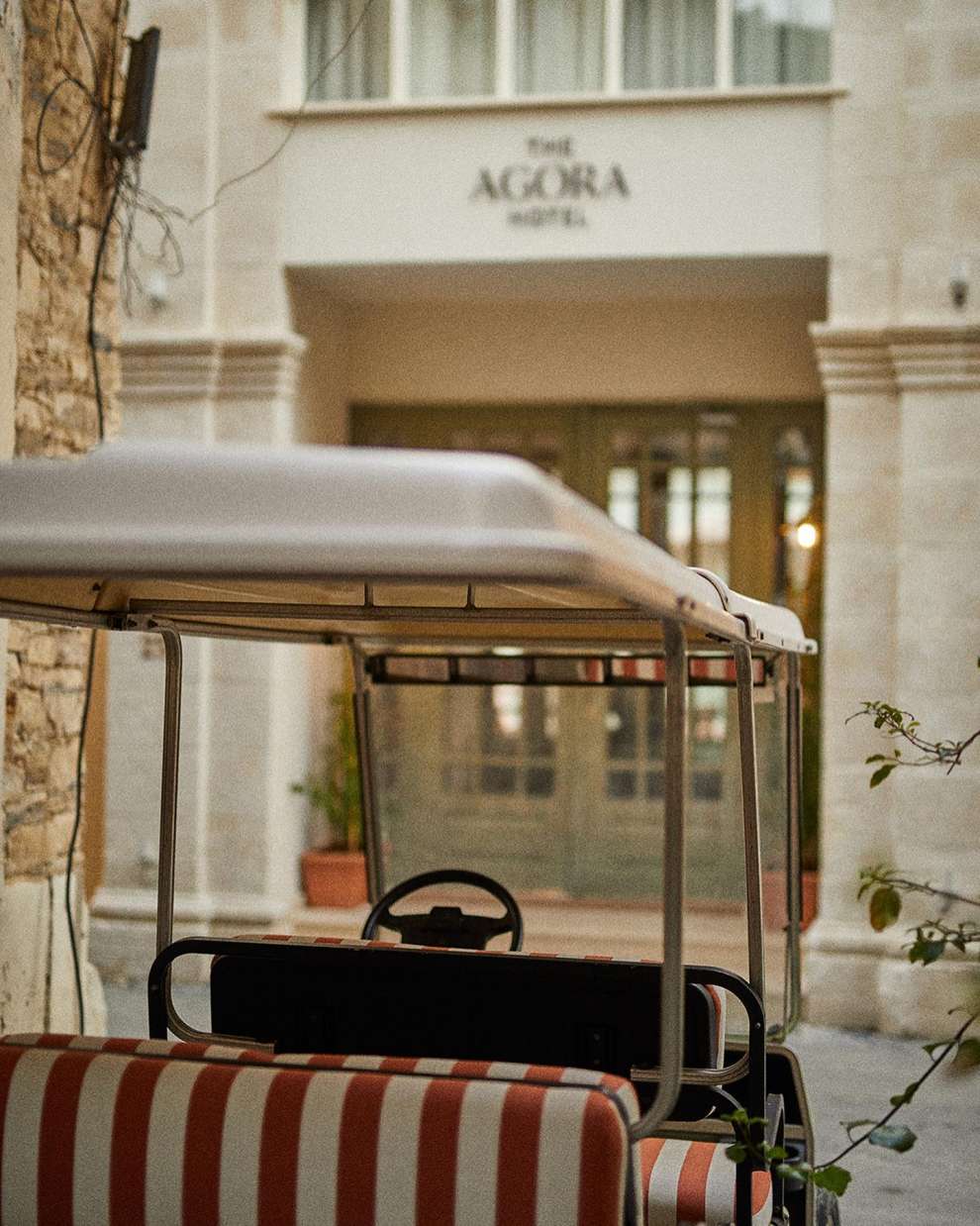 Ρίξτε μια ματιά στο νέο Agora Hotel στα Λεύκαρα - Μοντέρνα αισθητική ...