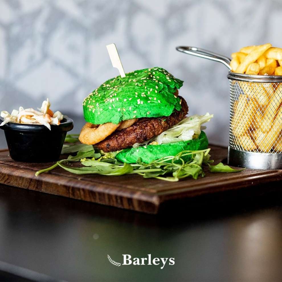 Where to eat delicious burgers in Limassol - 6 places that will become ...