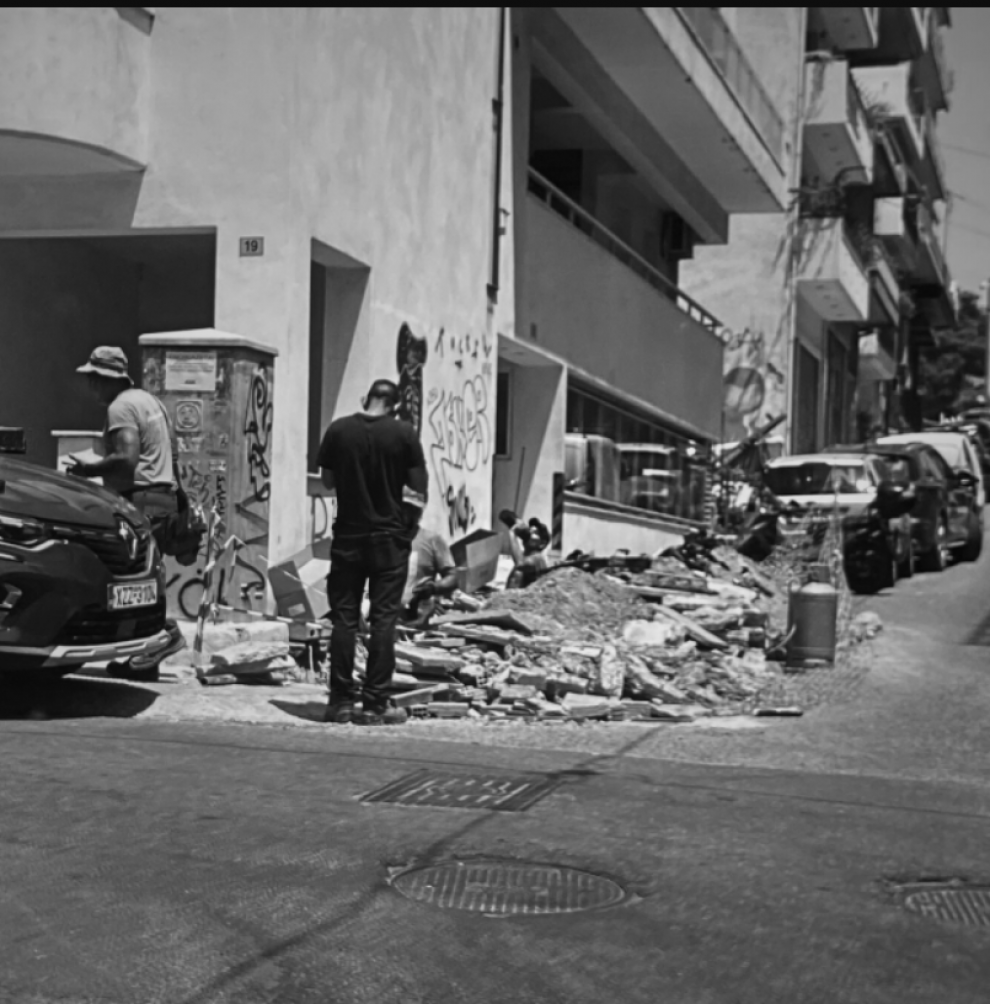 Στο έλεος του καύσωνα οι εργάτες στην Αθήνα - Δείτε φωτογραφικό υλικό