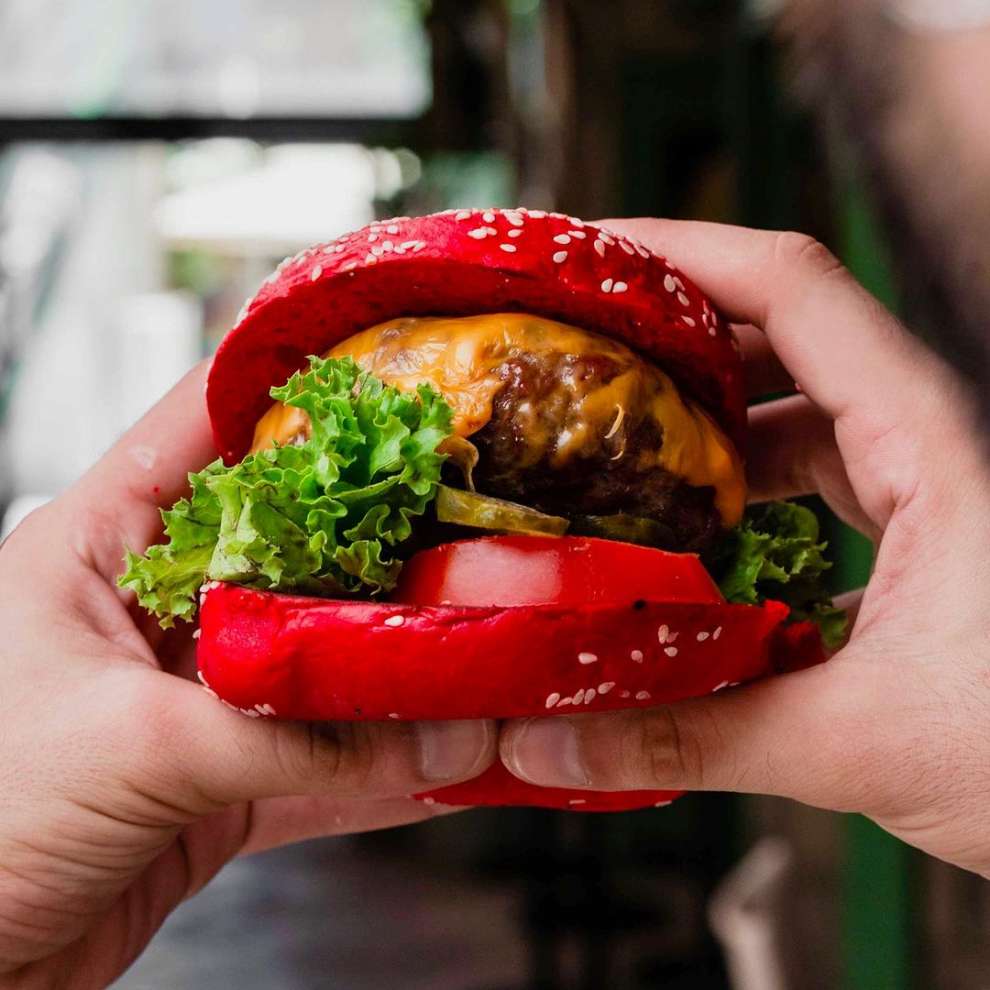 Where to eat delicious burgers in Limassol - 7 places that will become ...