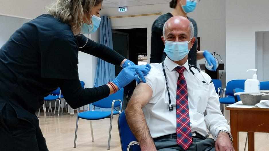 Δρ. Αβραάμ: Οι αντιεμβολιαστές δεν υπερβαίνουν το 10% του πληθυσμού - Η ...