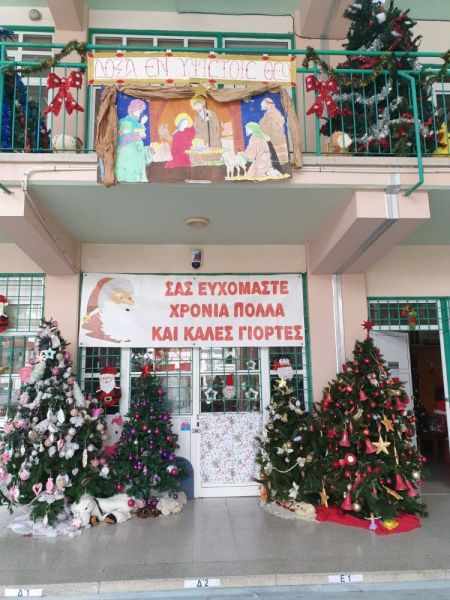 Σχολείο στη Λεμεσο μετατράπηκε σε ένα υπέροχο χριστουγεννιάτικο χωριό ...