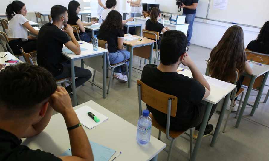 Το ξέσπασμα της 18χρονης Σιαρπέλλα για τις εξετασεις τετραμηνων ειναι η ...