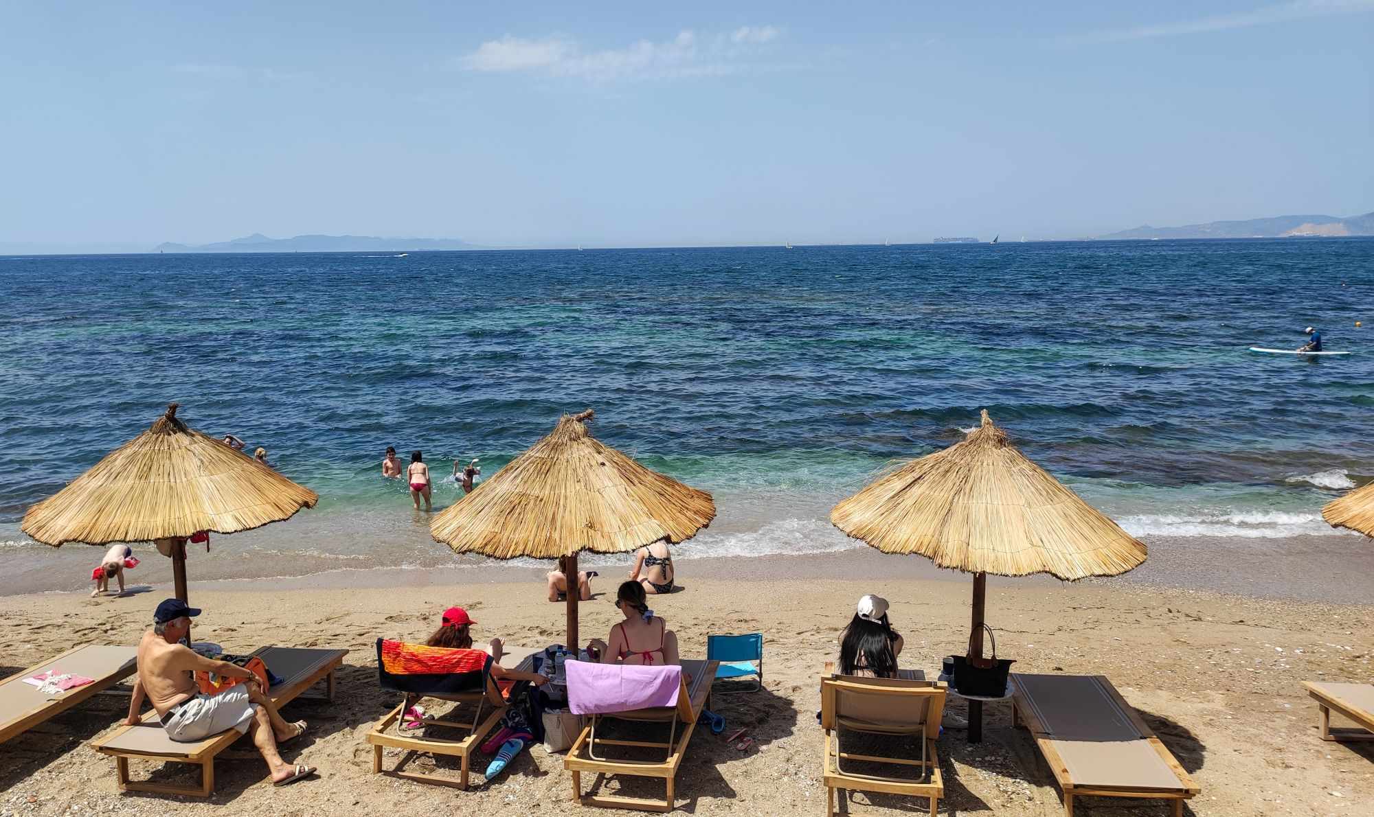 Της «κακομοίρας» σε beach bar - Υπεύθυνος έστειλε στο νοσοκομείο ...