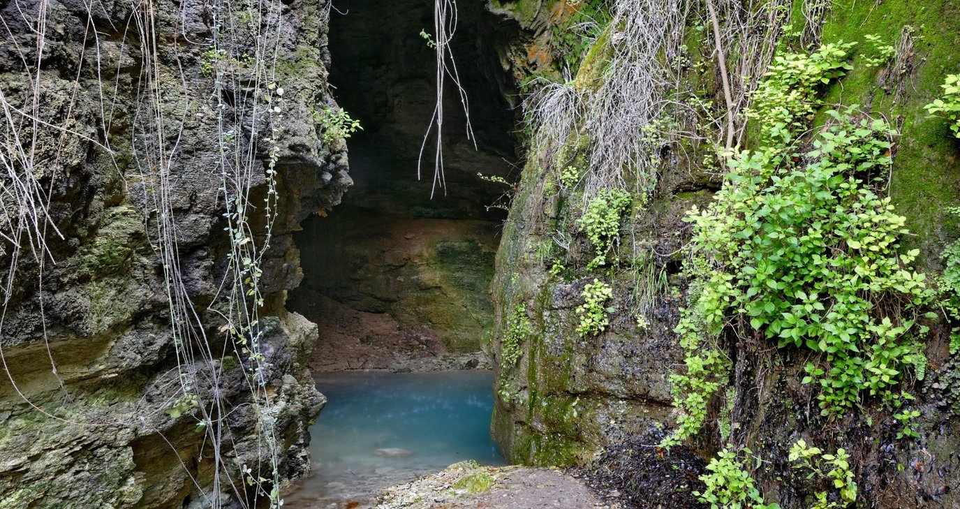 Η άγνωστη σπηλιά στην Πάφο σε ένα πανέμορφο τοπίο - Ένα απίστευτο τοπίο ...