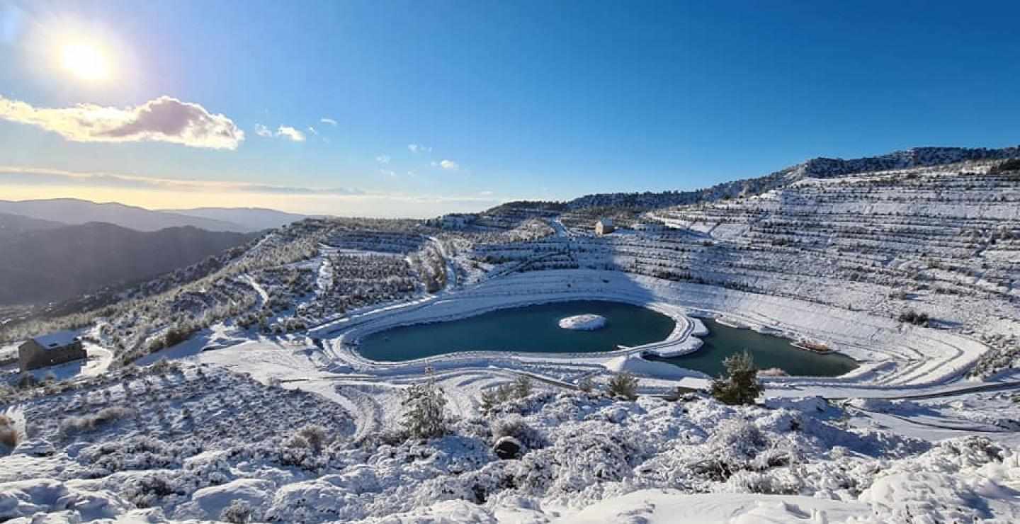 Μοναδικές εικόνες από τα χιονισμένα χωριά της Κύπρου - Στα λευκά ...